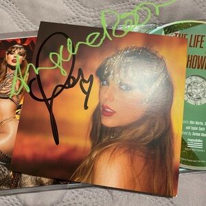 Taylor Swift | Media | Taylor Swift The Life Of A Showgirl Signed Cd ...